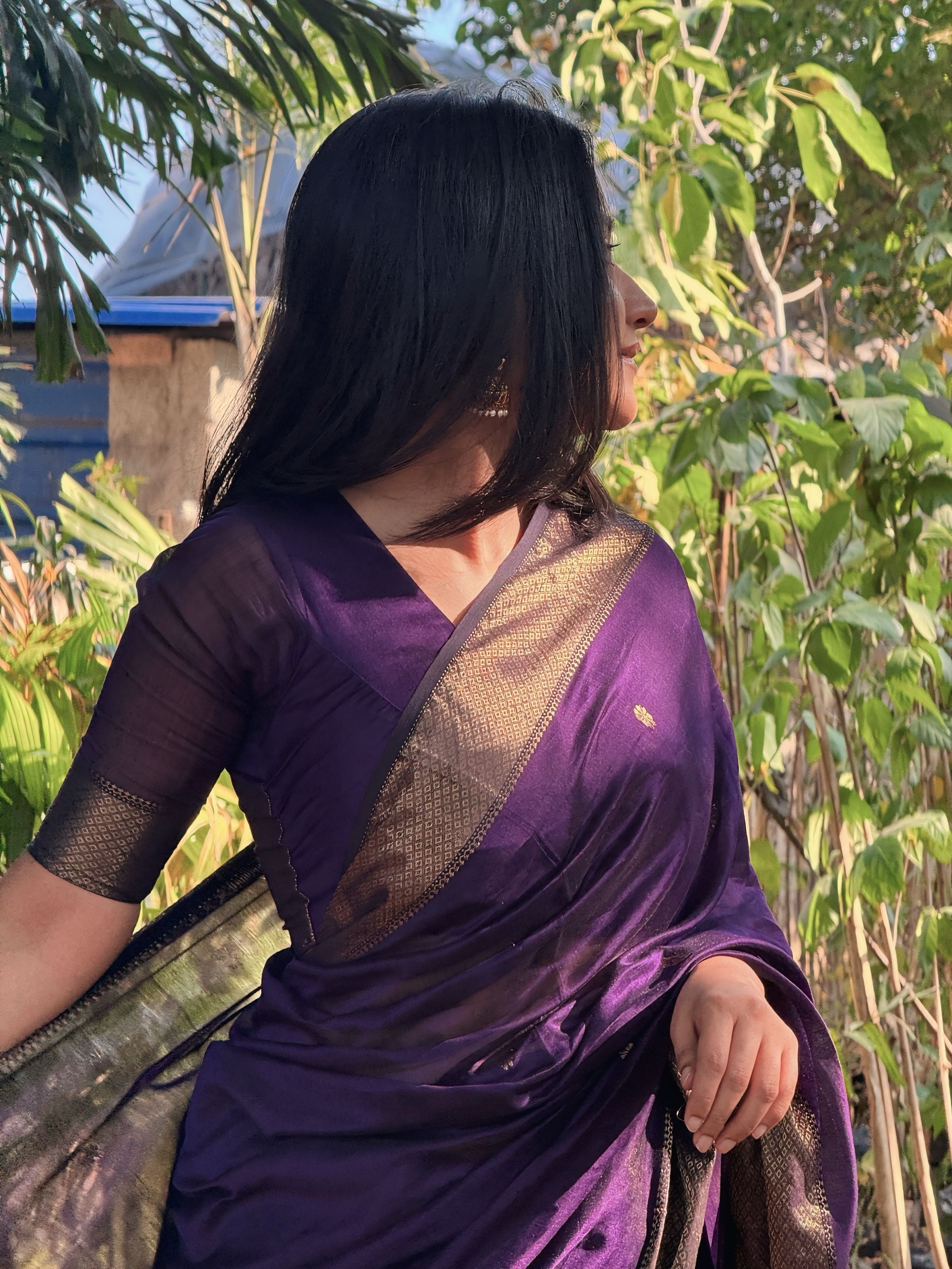 ANIKA V NECK – efwbyfathimastore